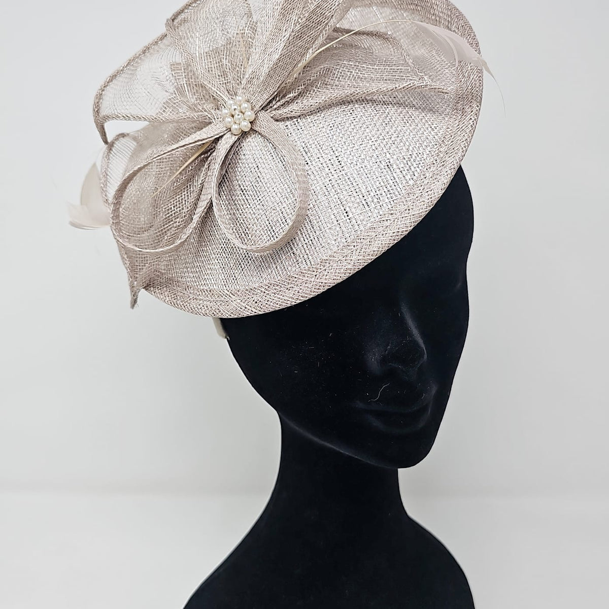 Metallic Almond Feather & Bow Round Disc Fascinator – Franklins